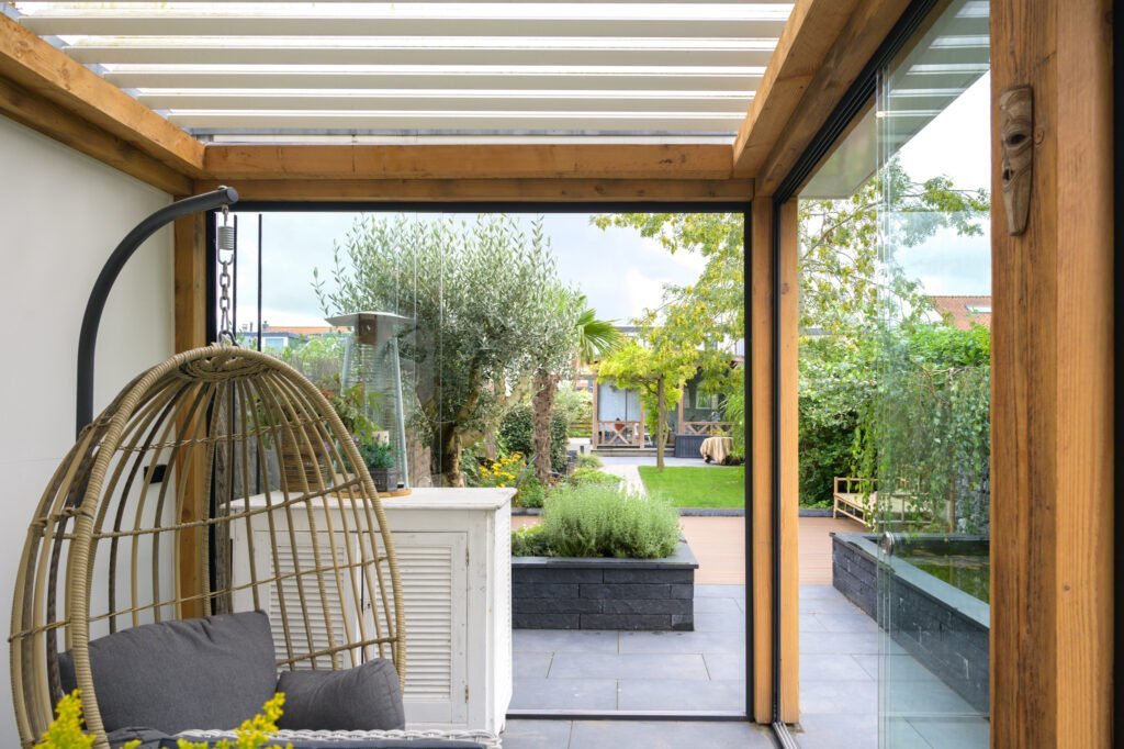 Extraordinary wooden veranda with louvred roof | CORNELS
